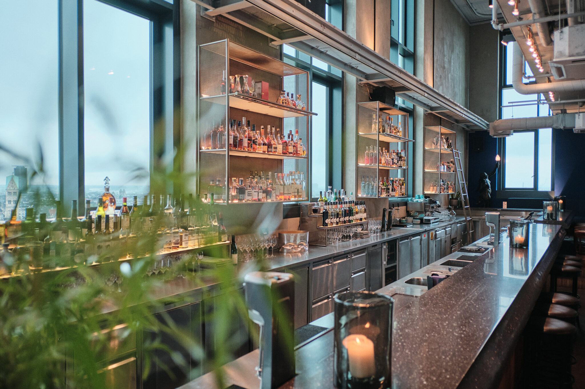 The Paris Club Düsseldorf - Die BAR über den Dächern Düsseldorfs