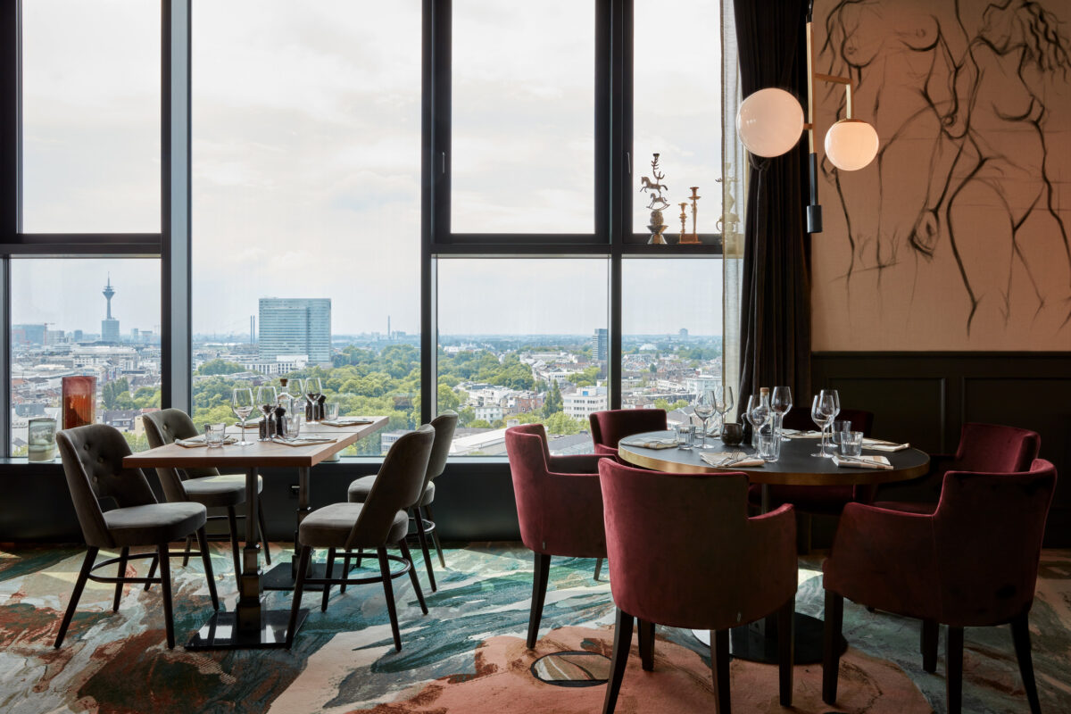 The Paris Club above the rooftops of Düsseldorf